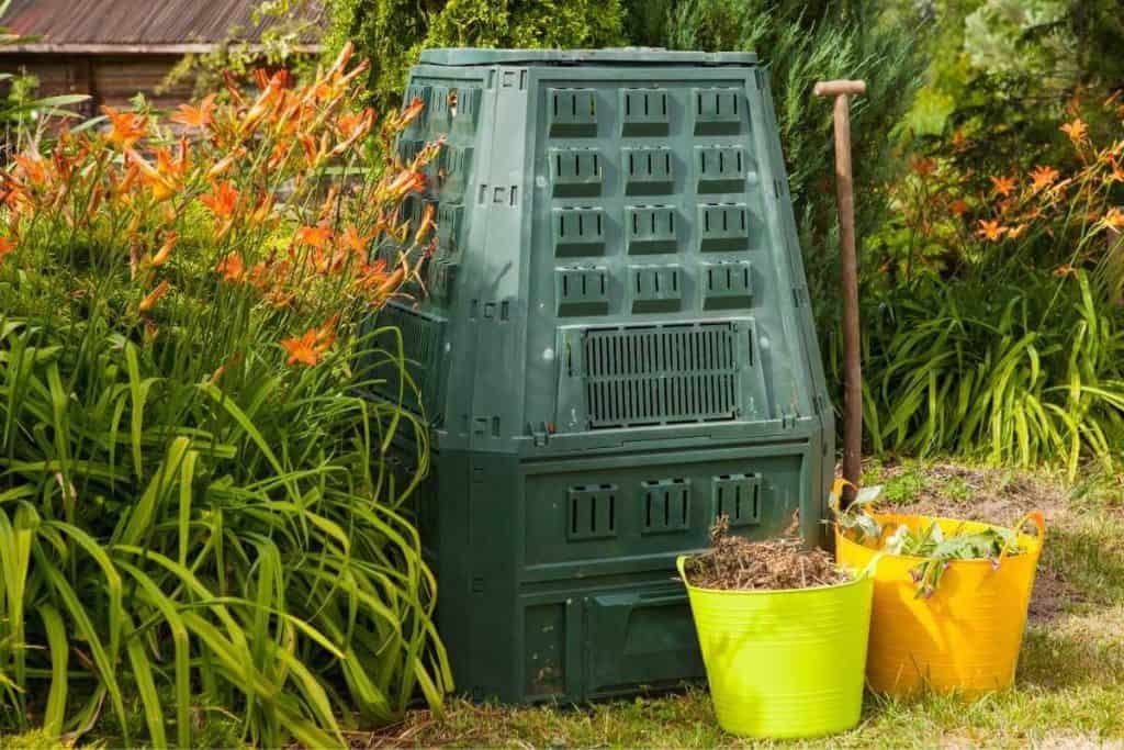 Benefits of Composting for Your Backyard Ecosystem - Nature Roamer